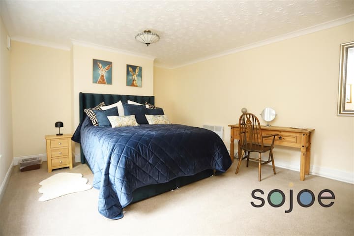 Victorian Townhouse Basement Apartment - Lowestoft