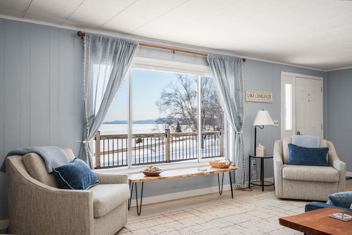 Lakeside Bliss: Your Ultimate Four-season Retreat - Charlevoix, MI