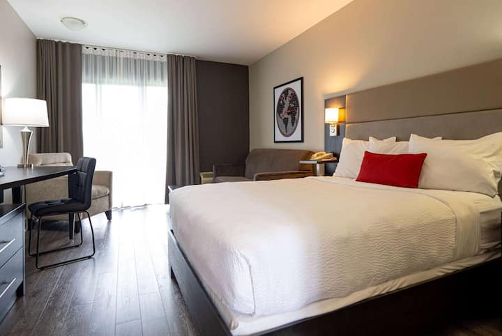 Dlx Queen Water Front | Wyndham Rideau - Ottawa