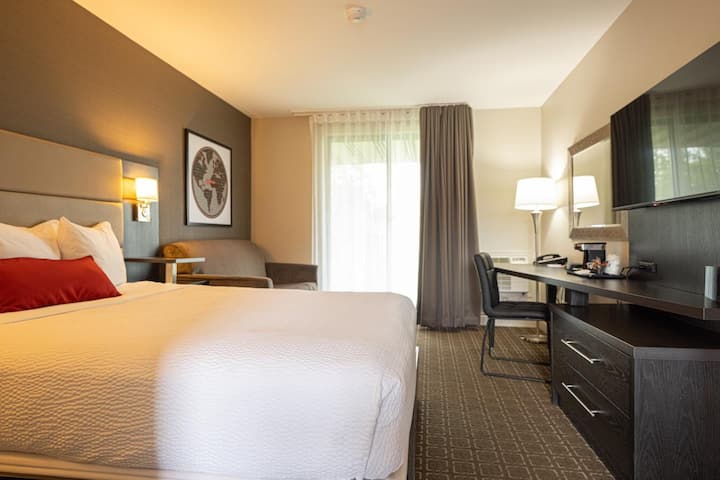 Wyndham Rideau | Queen Water Front | Green Getaway - Ottawa
