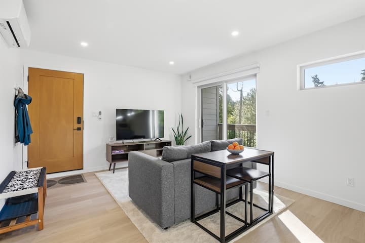 Offshore Inn B-little Beach, Tours, Trails, Town - Ucluelet