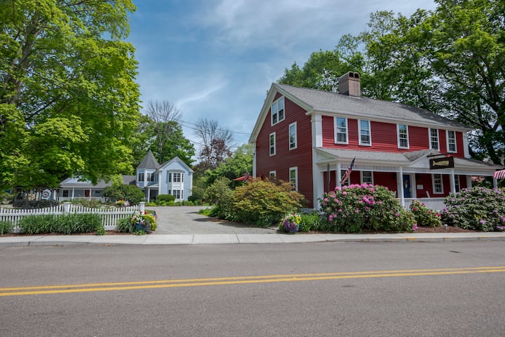 Sleeps 24 | Denison Home + Carriage House | Mystic - Connecticut