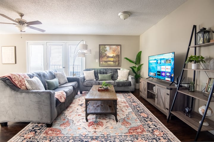 Ridge Retreats Unit B - Balcony/wifi/4 Queen Beds - Homewood, AL