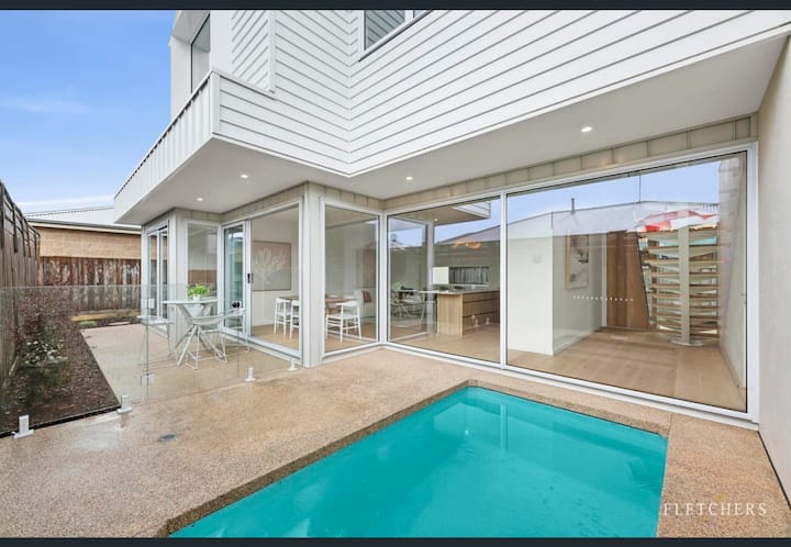 Avenue Pool House, 3 Bedroom, Garage, Aircon, Pool - Geelong