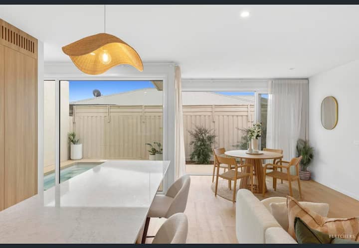 Avenue Pool House, 3 Bedroom, Garage, Aircon, Pool - Ocean Grove