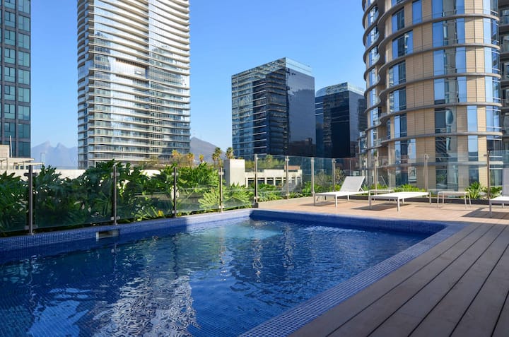 Loft In Arboleda | Queen Bed, Pool, Gym & Parking - Monterrey