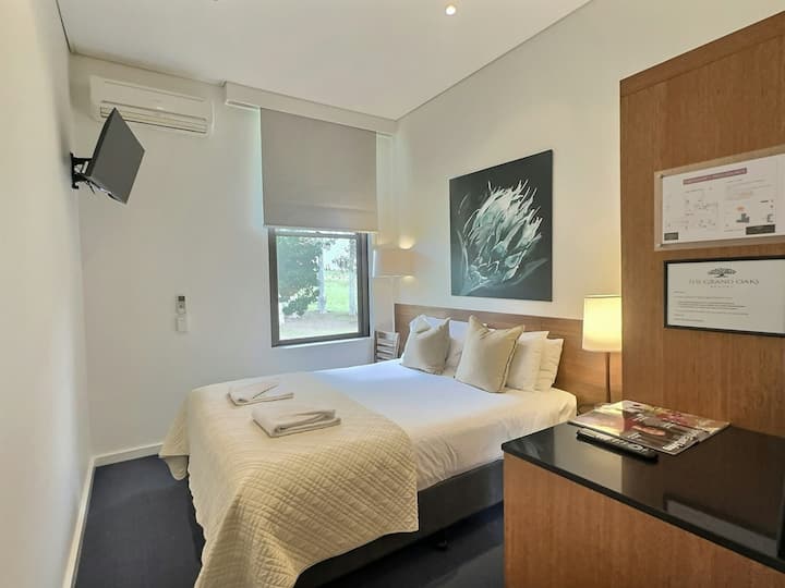 Double Room @ The Oaks Beechworth - Beechworth