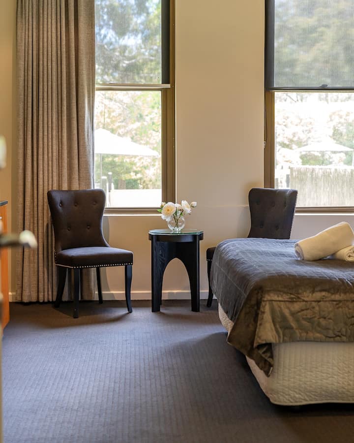King Rooms @ The Oaks Beechworth - Beechworth