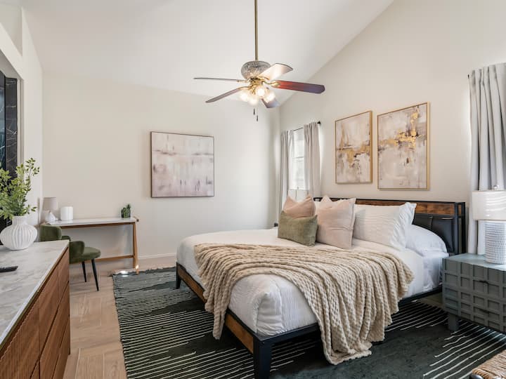 Berrywood Stay | Pool + Fire Pit + Foosball - Richardson, TX