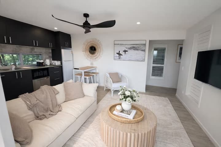 Alex Coastal Luxe Retreat - Mooloolaba