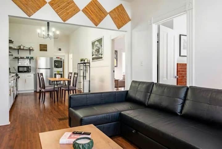 Vibrant 4br Spot Near Bart & Downtown - Oakland, CA