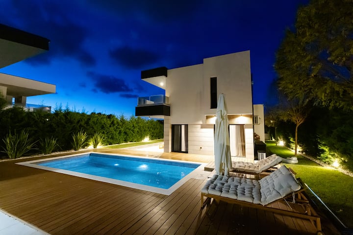 Luxury Villa Positiva With Heated Pool - Vir
