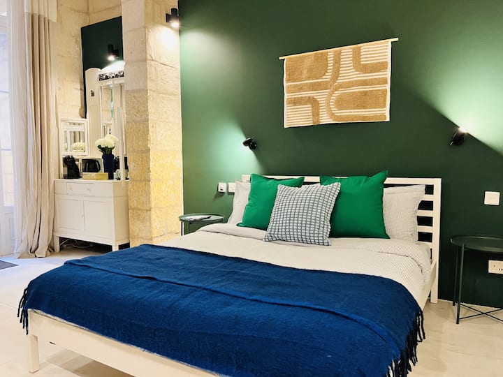 Outdoor Living In Part Of A Timeless Palazzo - Valletta