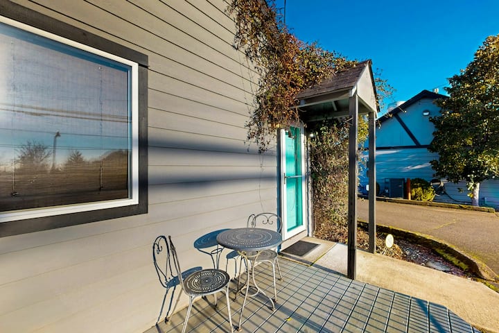 Wine Country 1br Oregon Wine Country | Deck - Dundee, OR