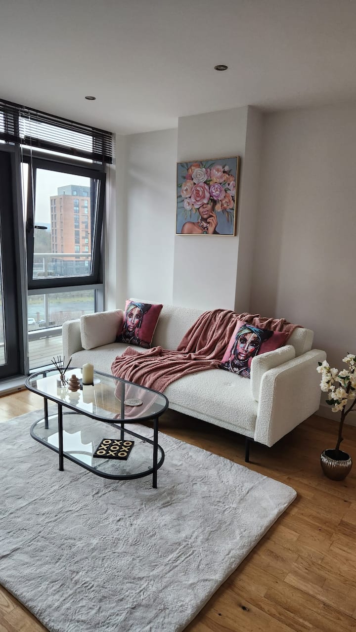 Modern 1br | Stylish | Luxury Skyline Views - Leeds