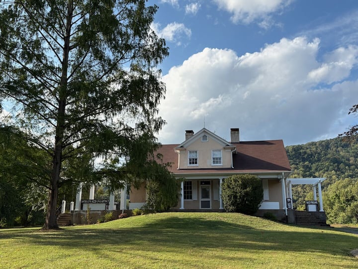 Blairbrook Farm | Spacious Retreat Near Vineyards - Crozet, VA