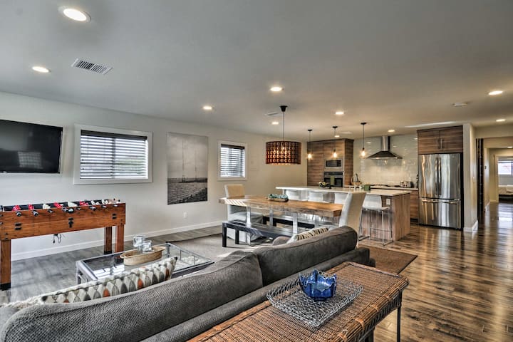 Riverfront Astoria Condo On Pier, Walk Everywhere - Astoria