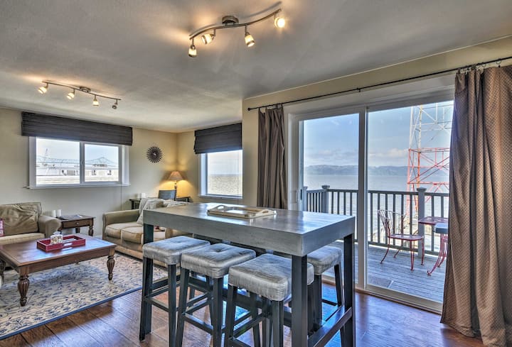 Waterfront Astoria Condo On Pier With Balcony - Astoria, OR