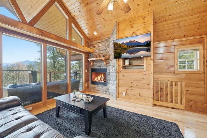 Relaxing Cabin Hot Tub Game Room Near Attractions - Wears Valley, TN