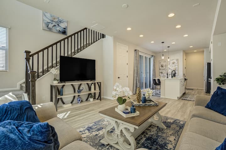 New Briargate Townhome | Mtn Views | Garage - Colorado Springs, CO