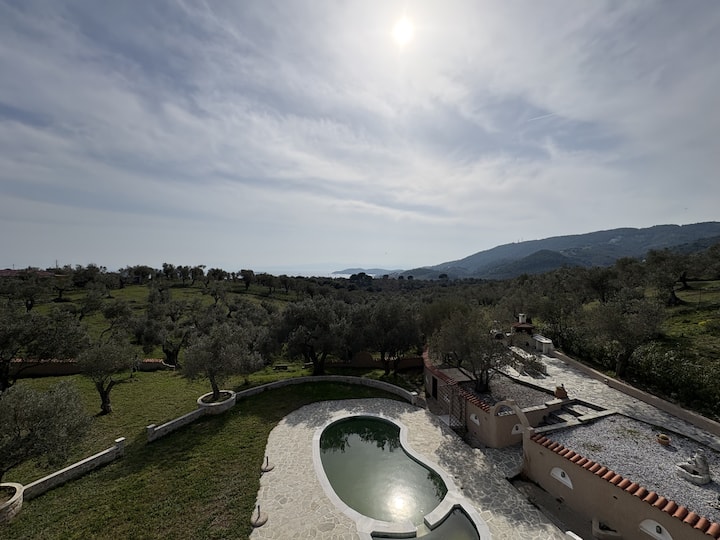 Roni, Une Villa Avec 3 Chambres A Dormir En Une Pi - Skiathos