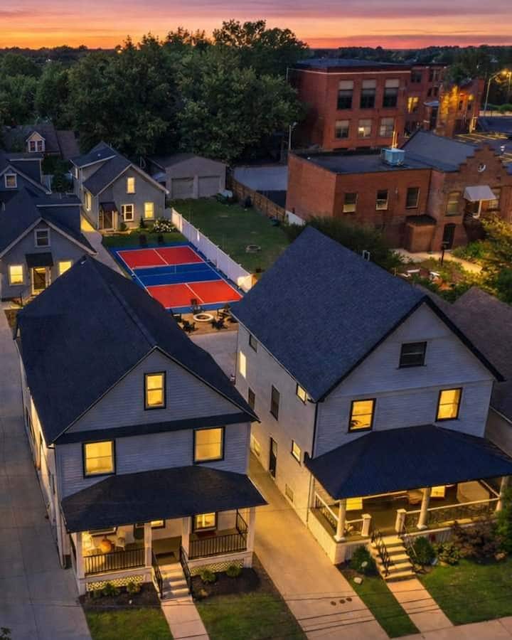 3 Houses | Pickleball, Sauna, Hot Tub | Sleeps 28 - Ohio
