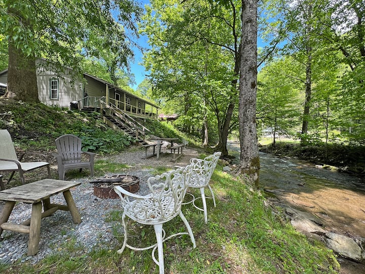 Creekside Cottage | Fishing Cabin W/ Hot Tub - Bryson City, NC
