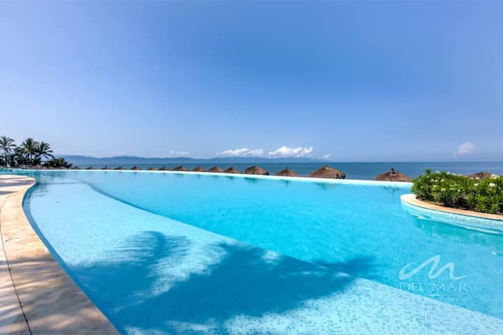 Beach Access Condo W/ Infinity Pool 4f - Nuevo Vallarta