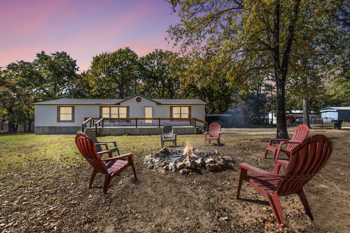 Pet-friendly Cabin • Sleeps 10 • Fast Wi-fi - Lake Texoma