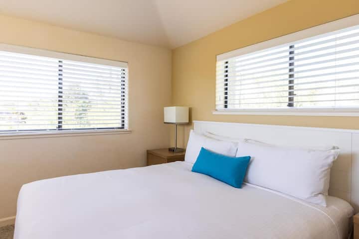 Oceanfront Retreat: Tennis Courts & Heated Pools - Monterey Bay, CA