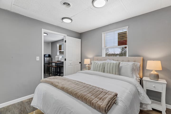 Stylish 1br Studio | Clean, Quiet & Cozy - Defiance Ridge Vineyards, Defiance