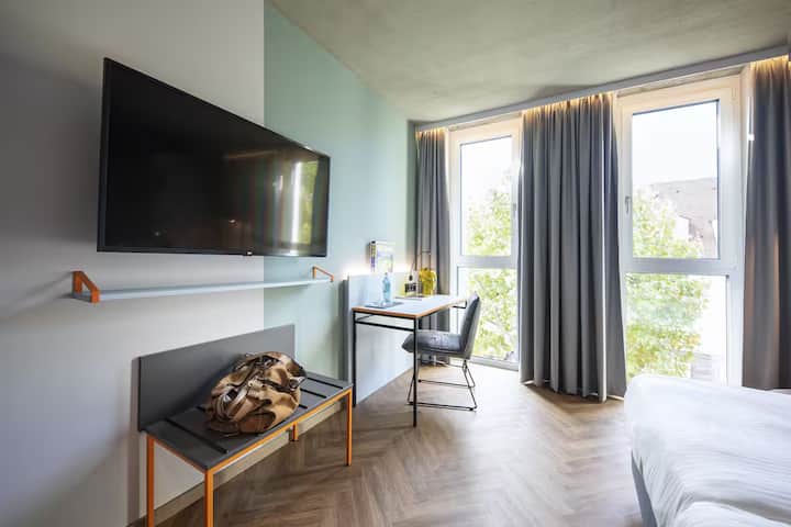 Rest Easy In A Chic Room Close To Porsche-arena - Stuttgart