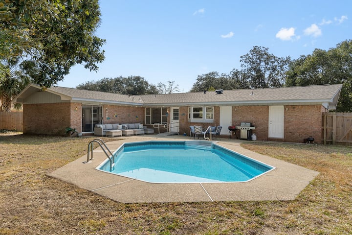 Near Beach • Private Pool • Fenced Yard • Stepfree - Fort Walton Beach, FL
