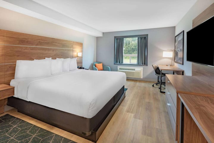 King | Wyndham Cornwall On | Riverside Ease - Cornwall, ON, Canada