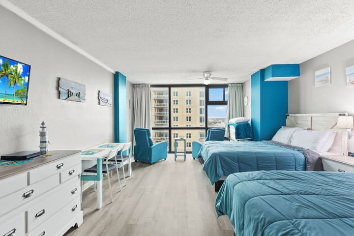 Updated Studio W/ Ocean Views, Pool & Beach Access - Daytona Beach, FL
