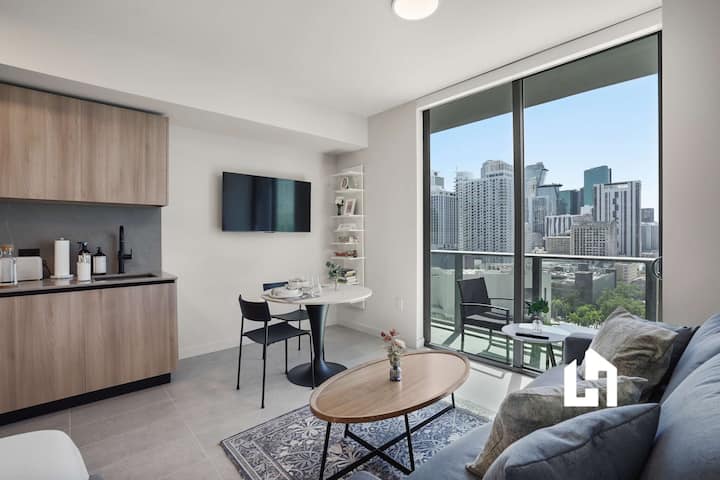Downtown Miami Studio W/ Skyline Views + Pool - The Bahamas