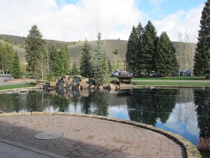 President’s Cottage W/ Scenic Views & Pool Access - Sun Valley, ID