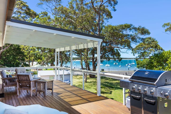 The Bay House - Fireplace - Waterfront - Nowra