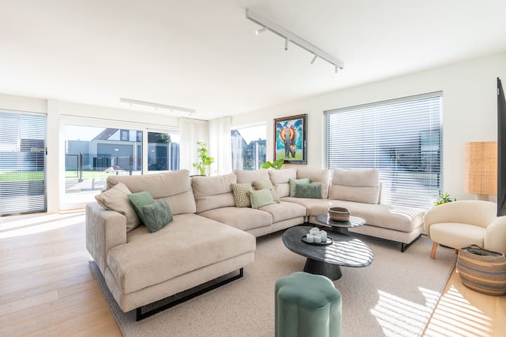 Luxury Apartment – 4 Rooms, Pool & Modern Comfort - De Haan