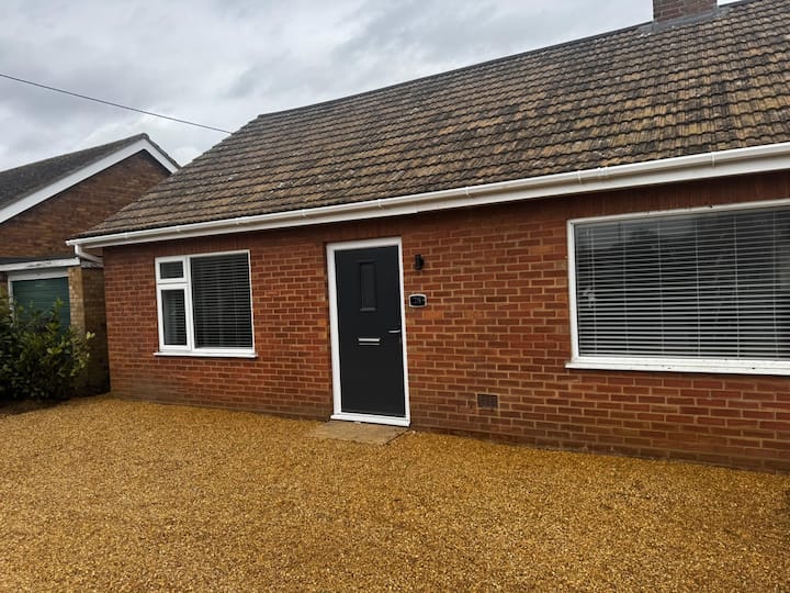 3 Bed Cottage - Sleeps 5 - Pets - Garden - Parking - Snettisham