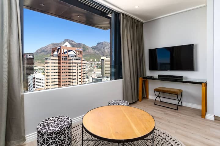 Stylish 27th Floor Studio On Bree Street - Le Cap