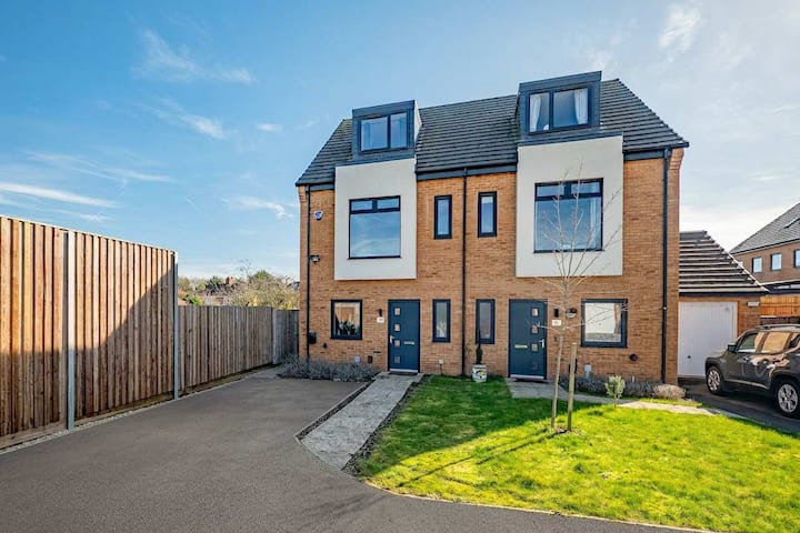 Perfect Booking | Driveway Parking For Vans & Cars - Swindon