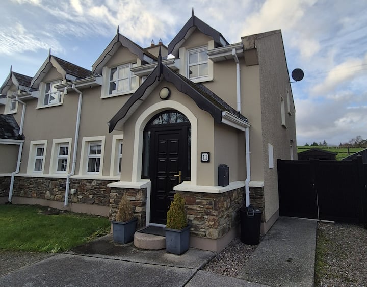 Stylish Spacious 3 Bedroom Townhouse Just A Short - Kenmare
