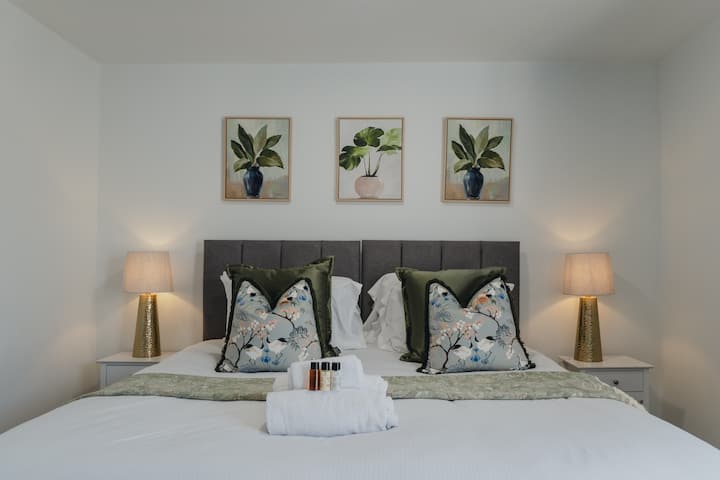 The Brighton Suite | Boutique Stay In Cotham - Bristol