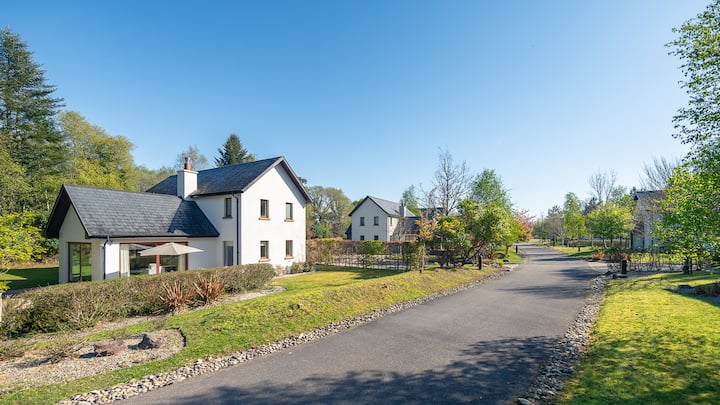 4 Bedroom Home With Pool Access. Sleeps 8 - Kenmare