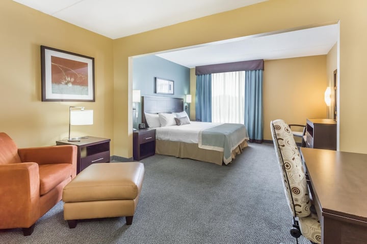 Wingate Regina | King | Cathedral Quarter - Regina