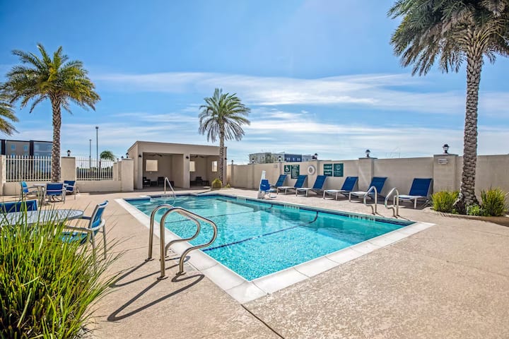 Deluxe King | La Quinta Corpus Christi-portland - Corpus Christi, TX