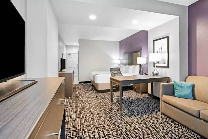 Deluxe King | La Quinta Corpus Christi-portland - Corpus Christi, TX
