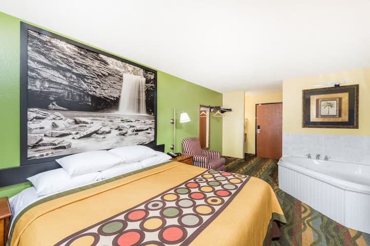 Super 8 Jacksonville | Spacious King Studio - Jacksonville, IL