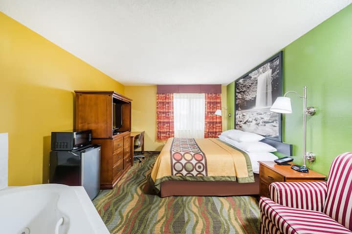 Super 8 Jacksonville | Spacious King Studio - Jacksonville, IL